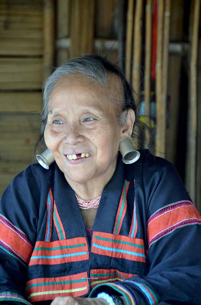 AsiaPhotoStock, big earrings lahu